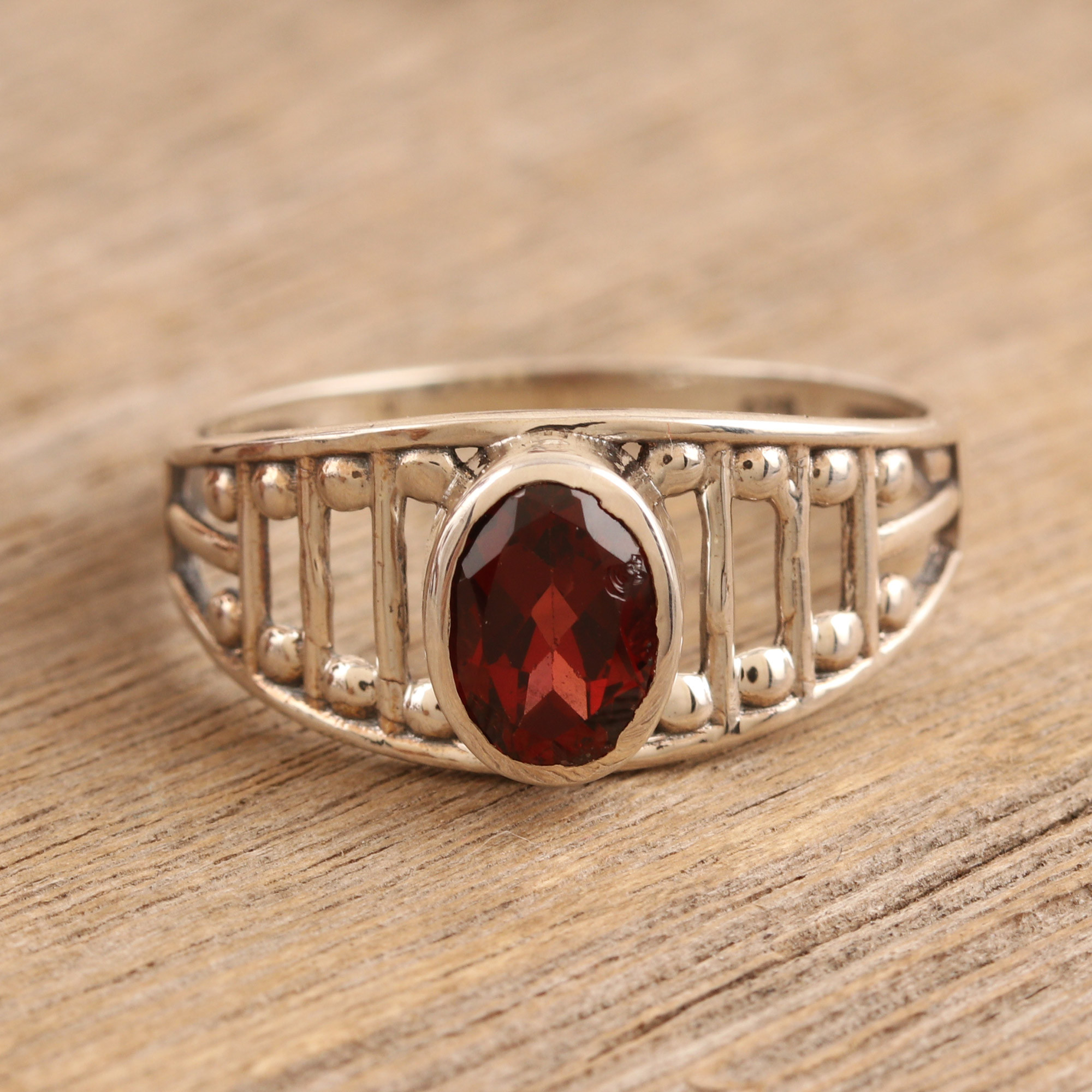 Sterling Silver Single Stone With One-Carat Garnet Stone - Vibrant ...