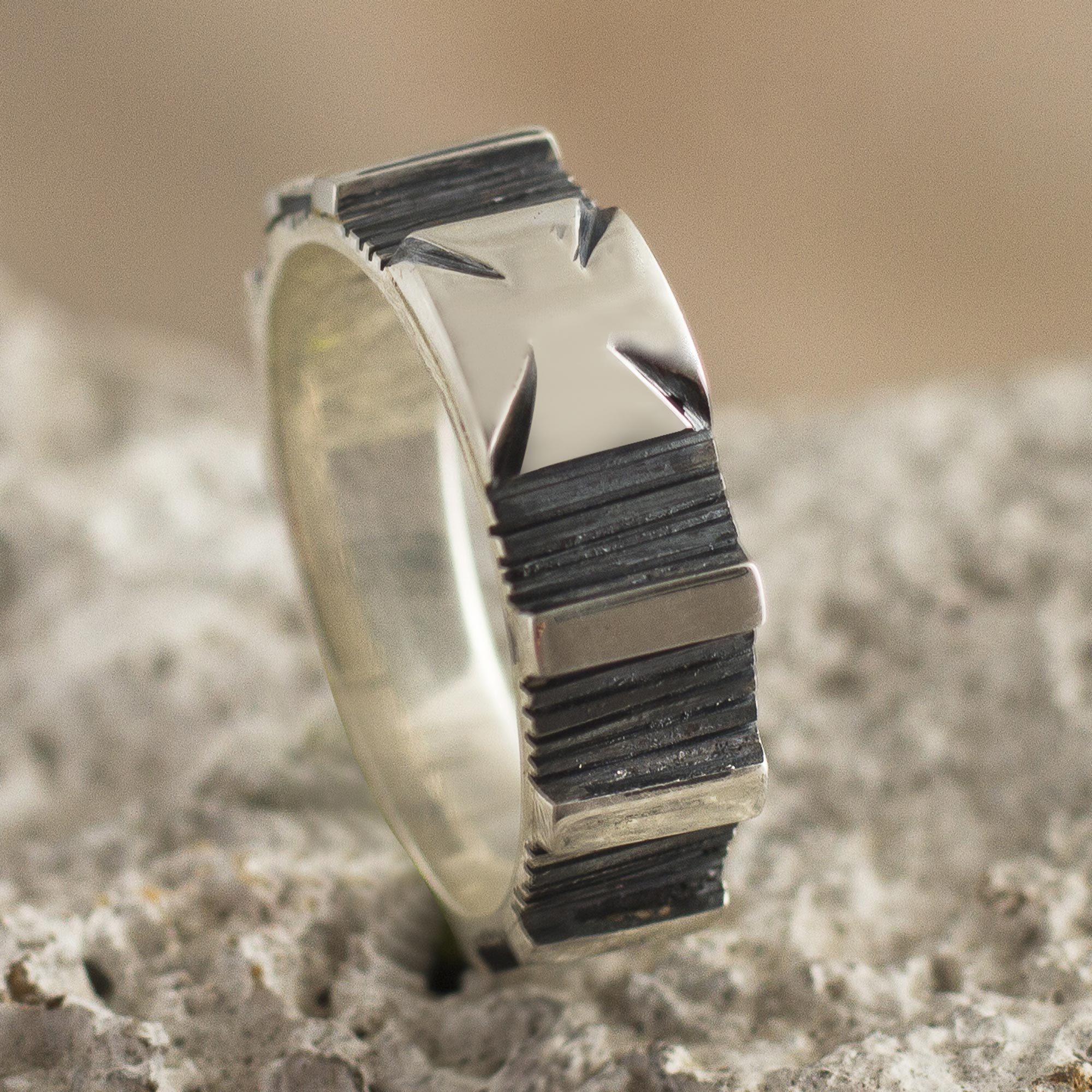 UNICEF Market | Cross Pattee band Ring in Sterling Silver - Footed Cross