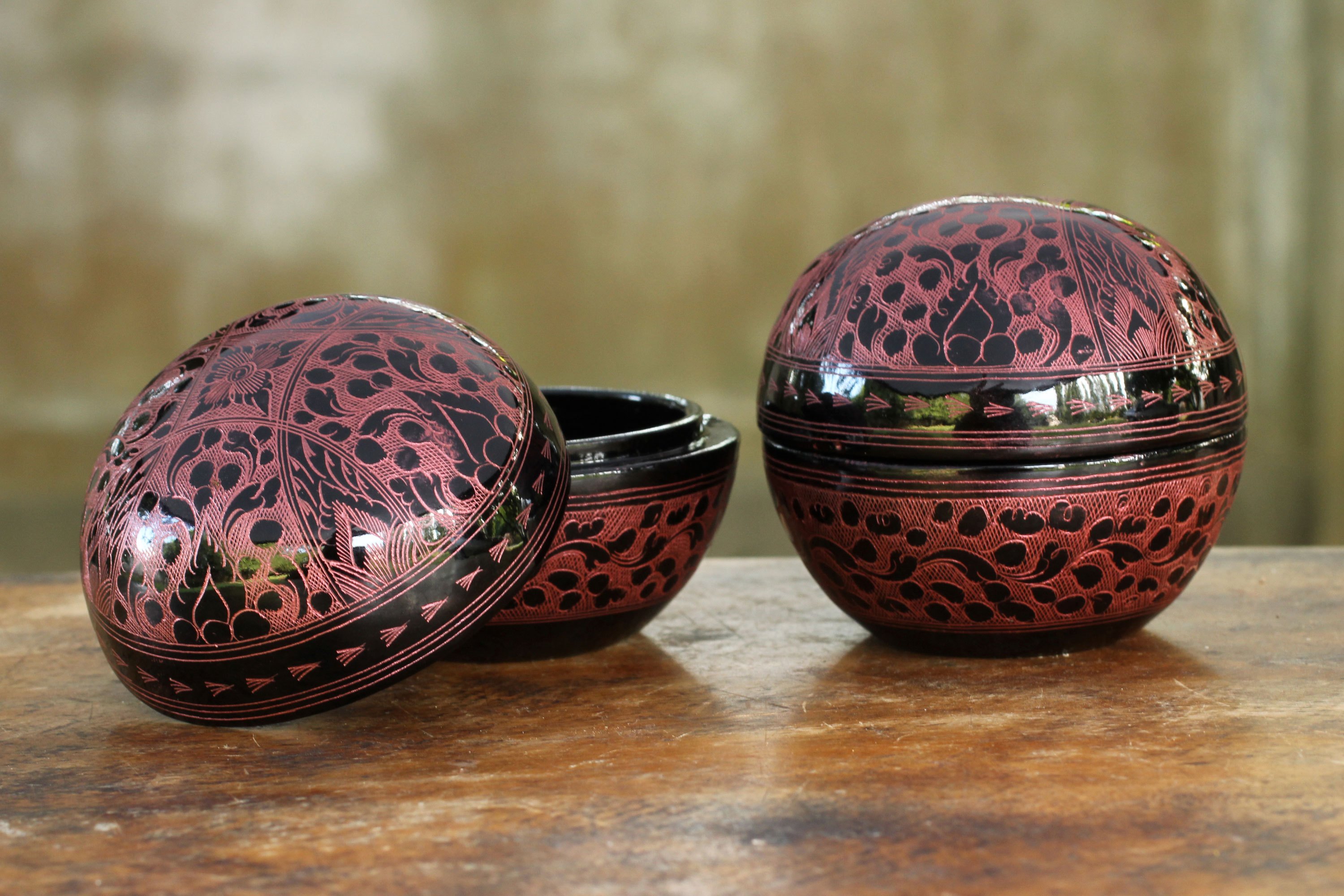 Handcrafted Lacquered Wood Round Decorative Boxes (Pair) - Pink ...